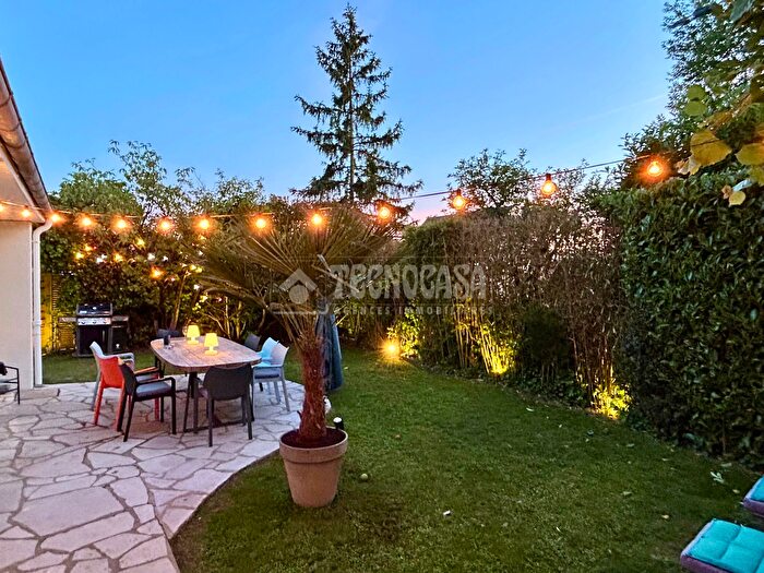 Maison à vendre - Noisy-le-Roi - 6 pièces - 5 chambres