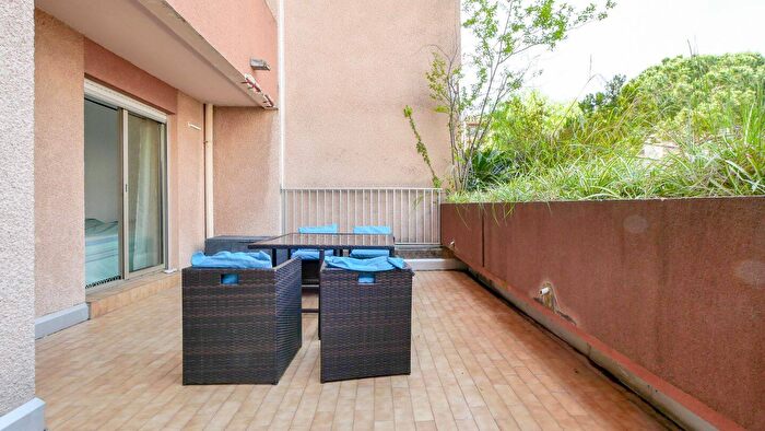 Appartement à louer - Gambetta, Hyères - 2 pièces - 1 chambre