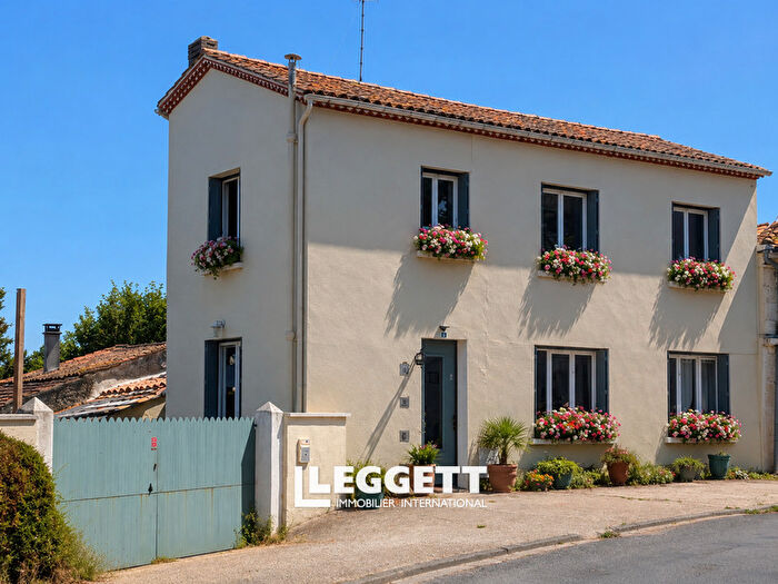 Mortagne-sur-Gironde : Maison 5 pièces à vendre