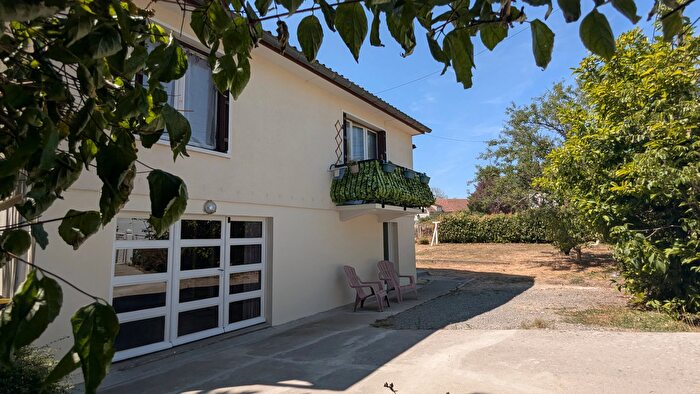 Saint-Léomer : Maison 5 pièces à vendre