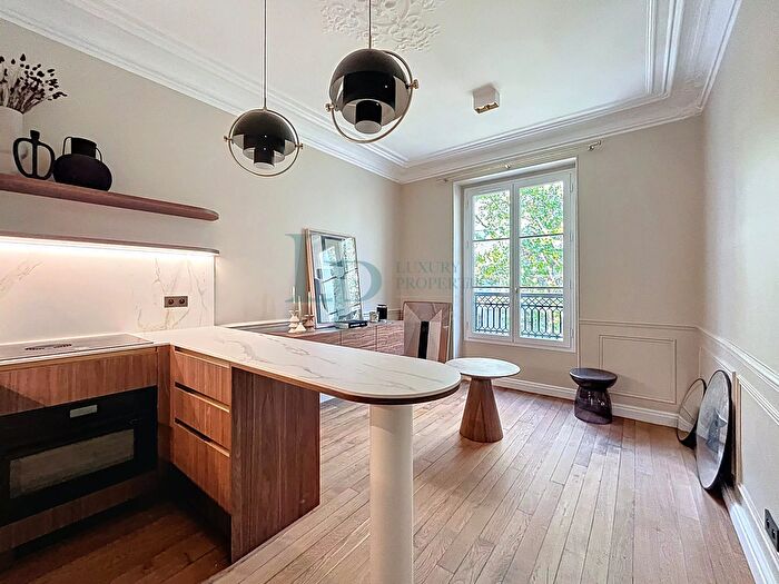 Appartement à vendre - Paris e , Saint-Philippe du Roule - 2 pièces - 1 chambre