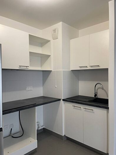 Appartement à louer - Barbâtre-Saint Remy-Verrerie, Reims - 2 pièces - 1 chambre