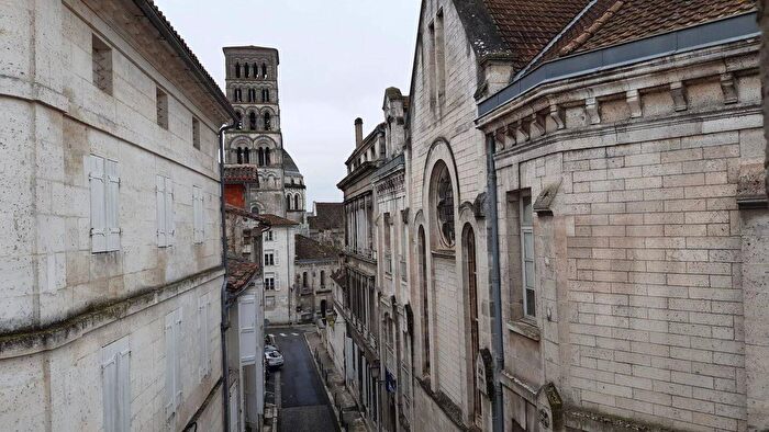 Appartement à louer - Vieil Angoulême-Centre Ville - 2 pièces - 1 chambre