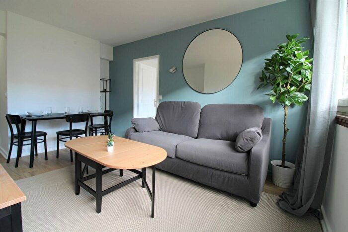 Appartement à louer - Descartes, Massy - 4 pièces - 3 chambres