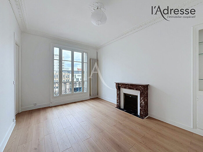 Appartement 3 pièces à Suresnes, République, à vendre