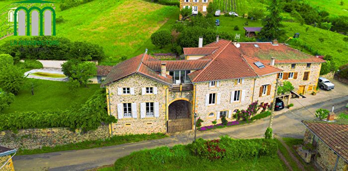 Maison 11 pièces à vendre à Létra