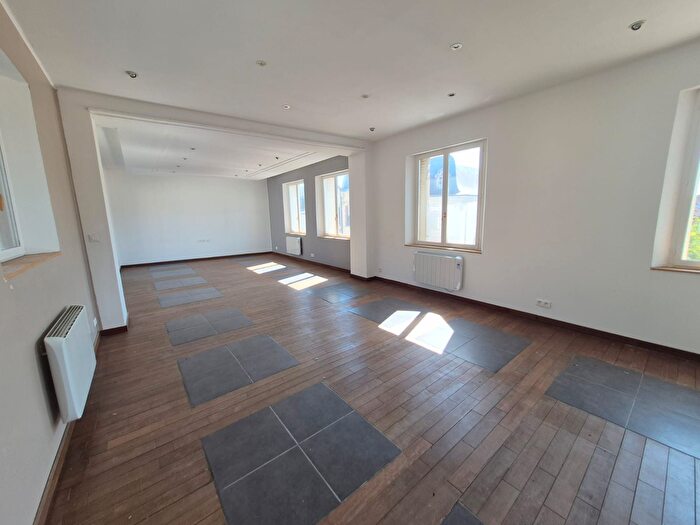 Chauny, Centre-ville, Chaussée, Brouage, Beauséjour : Appartement 4 pièces à vendre