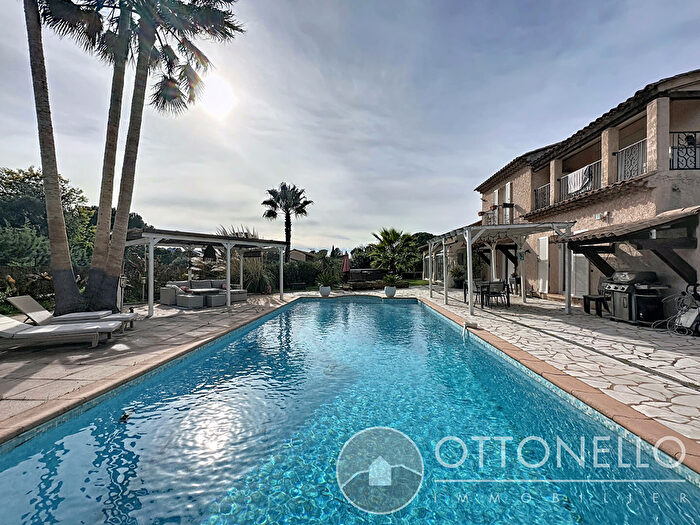 Maison à vendre - Roquebrune-sur-Argens, La Bouverie - 6 pièces - 4 chambres