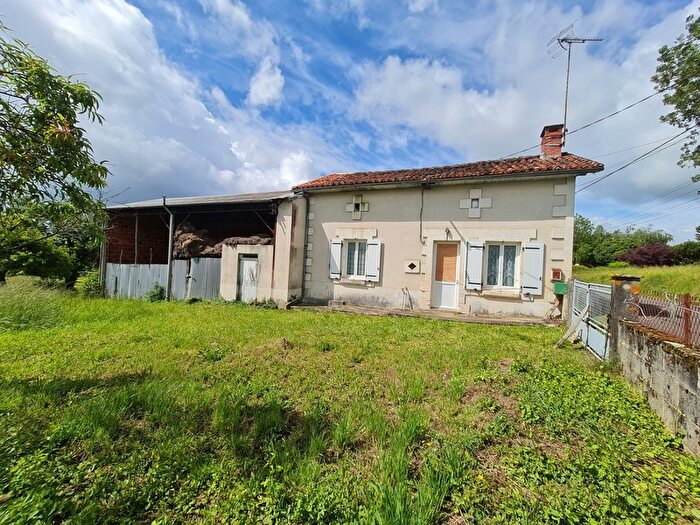 Nieuil : Maison 2 pièces à vendre