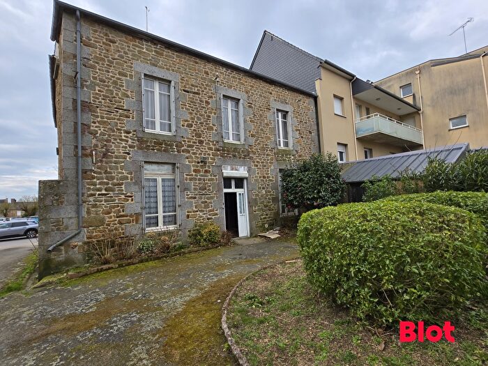 Maison à vendre - Saint-Brice-en-Coglès - 6 pièces - 5 chambres
