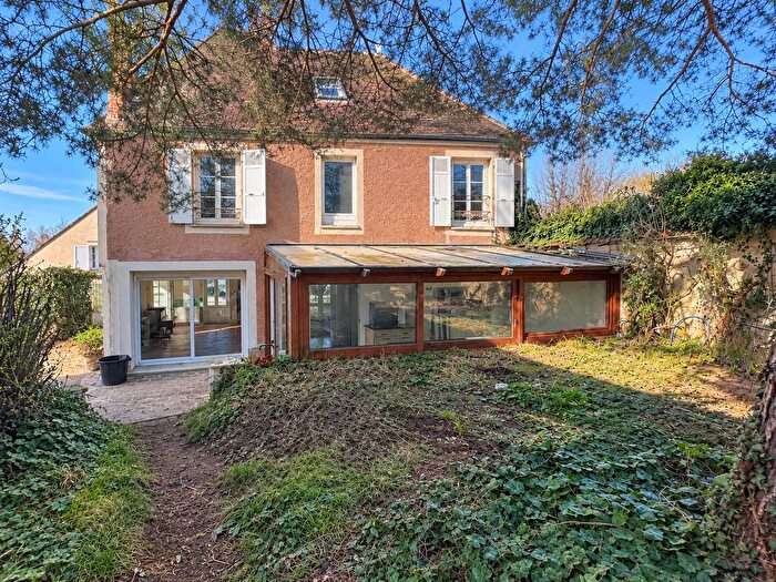 Saint-Sauveur-sur-École : Maison 5 pièces à vendre