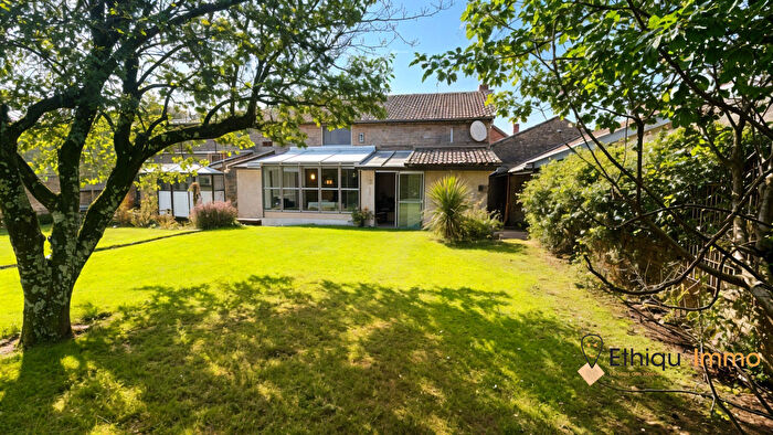 Maison à vendre - Lévigny - 9 pièces - 4 chambres