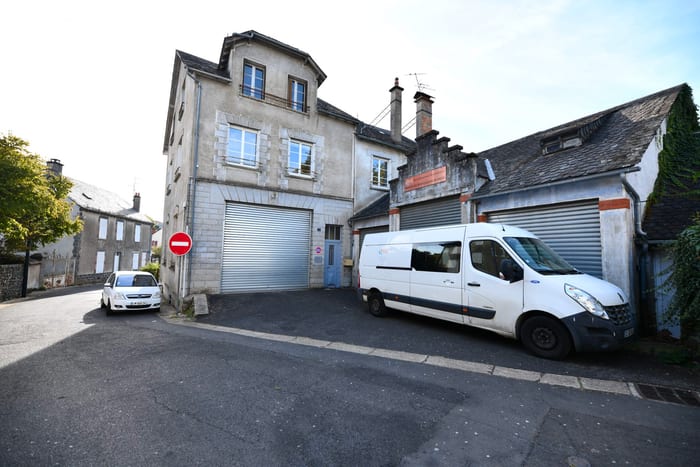 Maison 10 pièces à Mauriac, à vendre