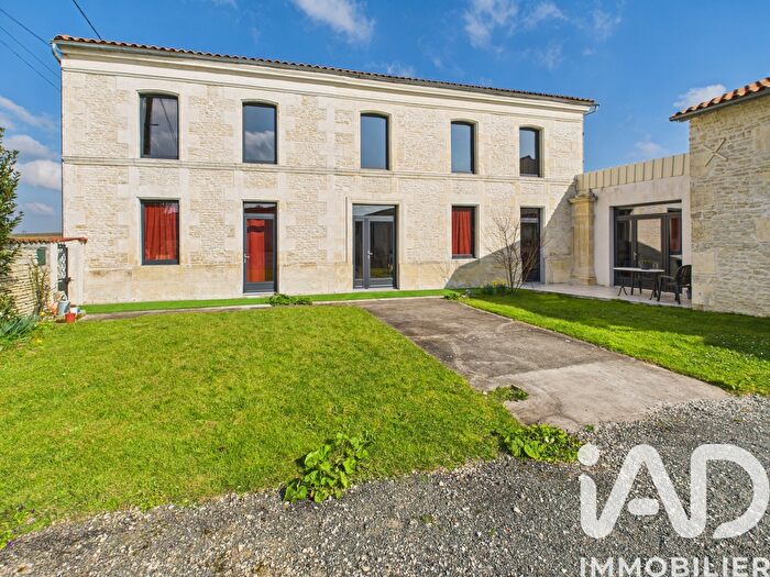 Maison à vendre - Asnières-la-Giraud - 5 pièces - 3 chambres