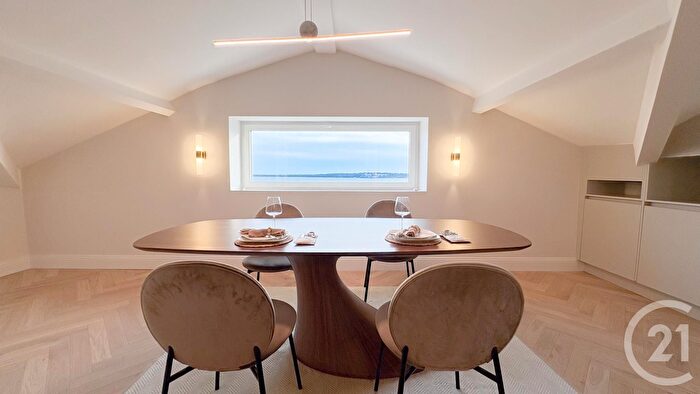 Cannes, Californie Pezou : Appartement 2 pièces à vendre