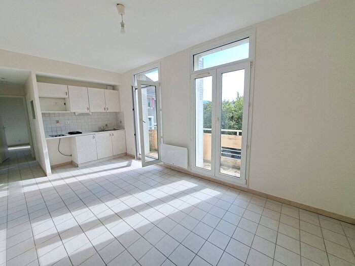 Appartement à louer - La Roche-sur-Foron - 2 pièces - 1 chambre