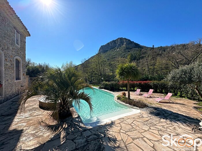 Maison à vendre - Saint-Hippolyte-du-Fort - 19 pièces - 14 chambres