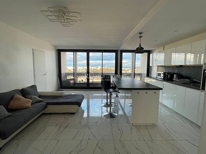 Appartement à louer - La Duchère, Lyon ème arrondissement - 4 pièces - 3 chambres