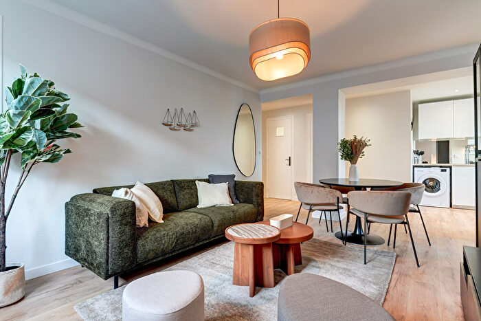 Appartement à louer - Lyon e , Bachut, Transvaal - 4 pièces - 3 chambres