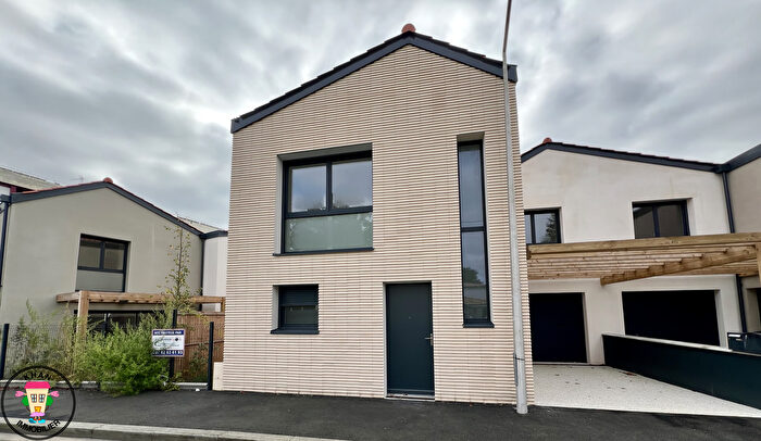 Maison à vendre - Pessac, CCLAPS, La Châtaigneraie - 5 pièces - 3 chambres