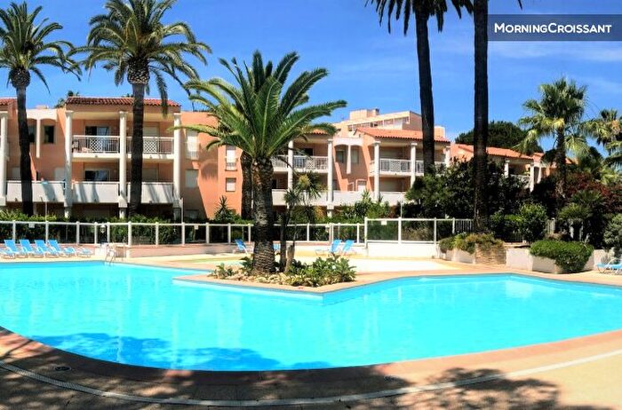 Appartement à louer - Vallauris, Les Paluds - 2 pièces - 1 chambre