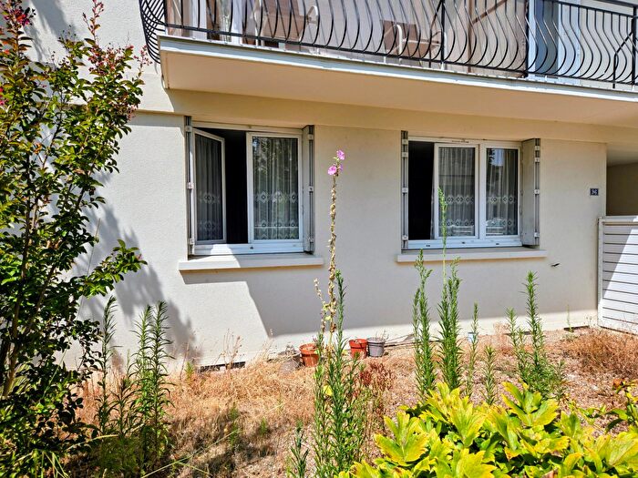 Saint-Cyr-sur-Loire, République, Fosses Boissées, Hôtel de ville : Appartement 3 pièces à vendre