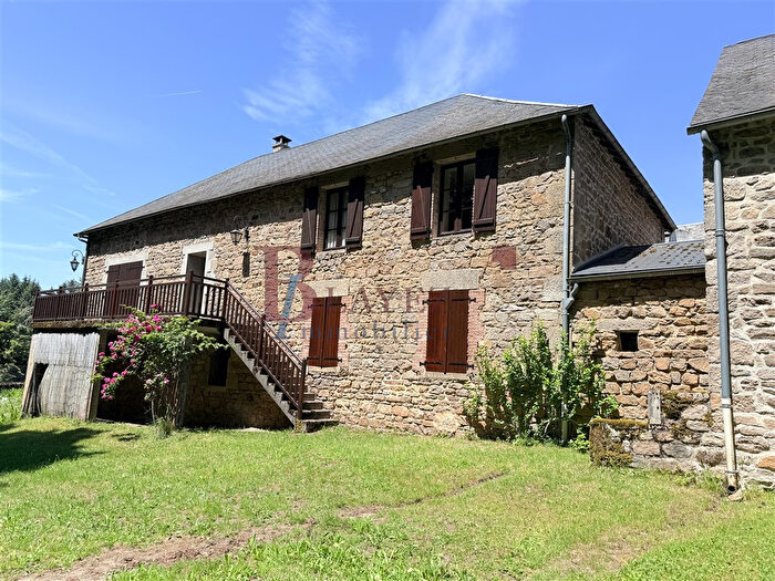 Peyrelevade - Maison 9 pièces à vendre