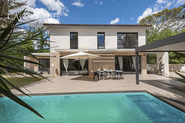 Aix-en-Provence, Centre-ville : Maison 6 pièces à vendre