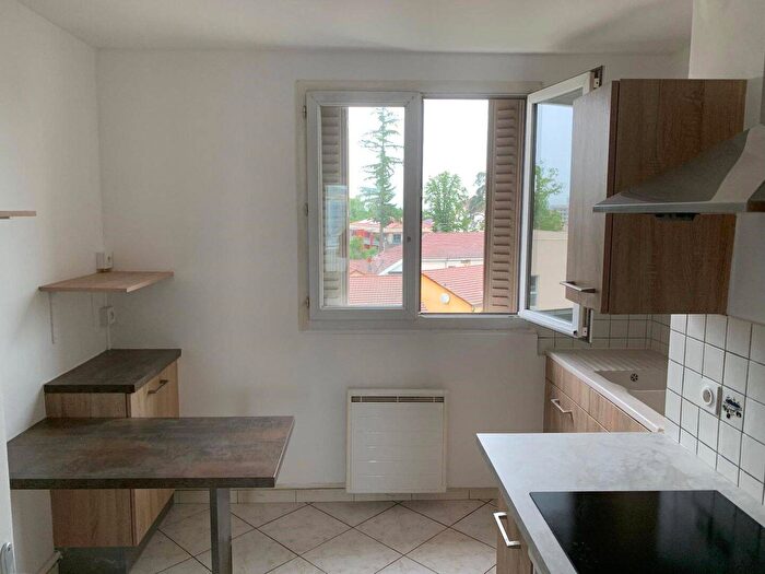 Appartement 3 pièces à Centre et RN, La Verpillière, à louer