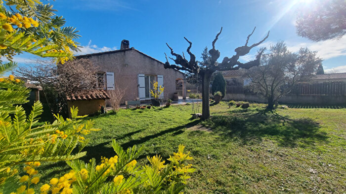 Maison à louer - Sénas - 4 pièces - 2 chambres