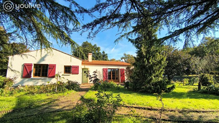 Maison à vendre - Challans, Route de Cholet, Route de la Roche-sur-Yon - 5 pièces - 3 chambres