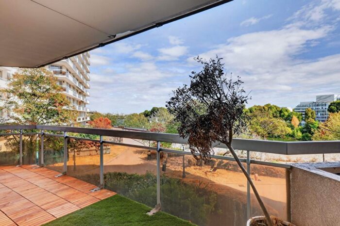 Appartement 4 pièces à Courbevoie, Hôtel de ville, à vendre