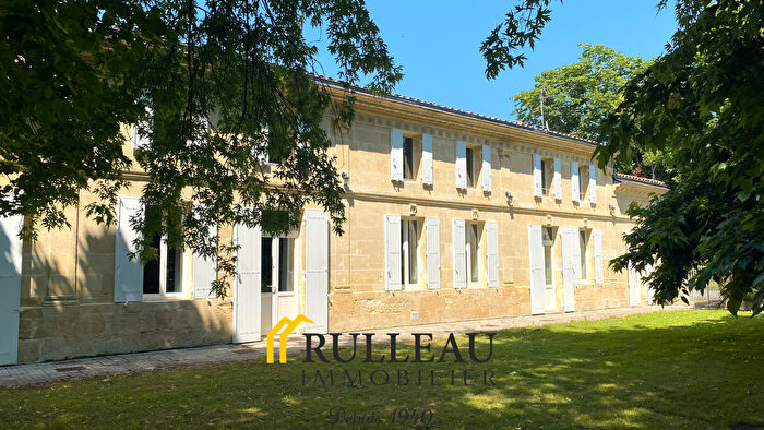 Maison à vendre - Pugnac - 8 pièces - 5 chambres