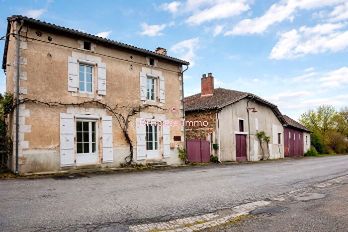 Maison à vendre - Brillac - 6 pièces - 3 chambres