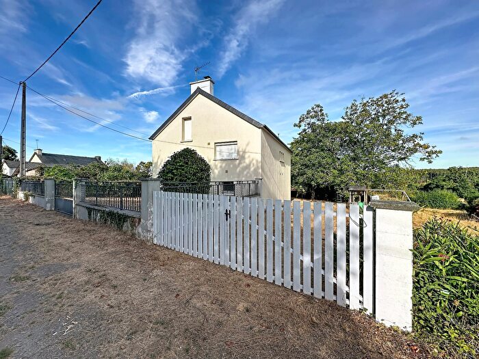 Bains-sur-Oust - Maison 5 pièces à vendre