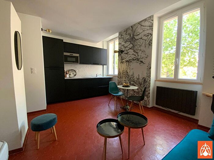 Centre Ville, Salon-de-Provence : Appartement 1 pièce à louer