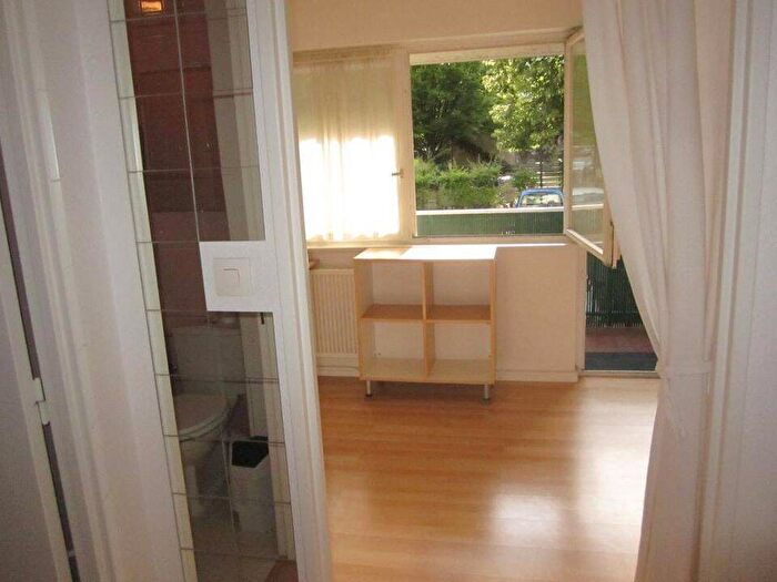 Neudorf Est Centre, Strasbourg - Appartement 1 pièce à louer