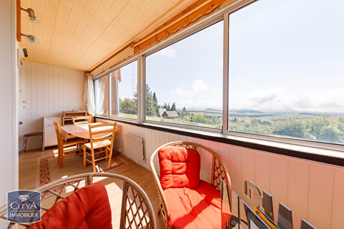 Besse-et-Saint-Anastaise : Appartement 2 pièces à vendre