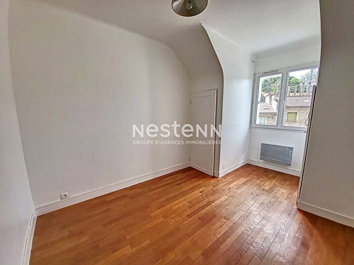Hôtel de Ville, Saint-Cyr-lécole : Appartement 2 pièces à louer
