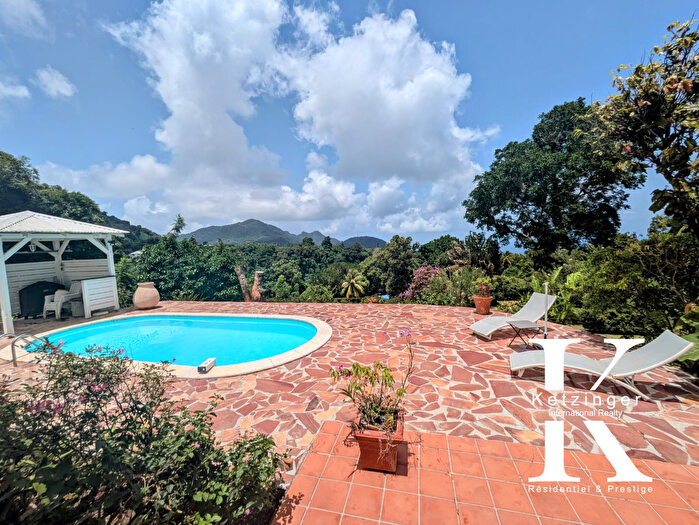 Maison à vendre - Saint-Claude - 6 pièces - 5 chambres