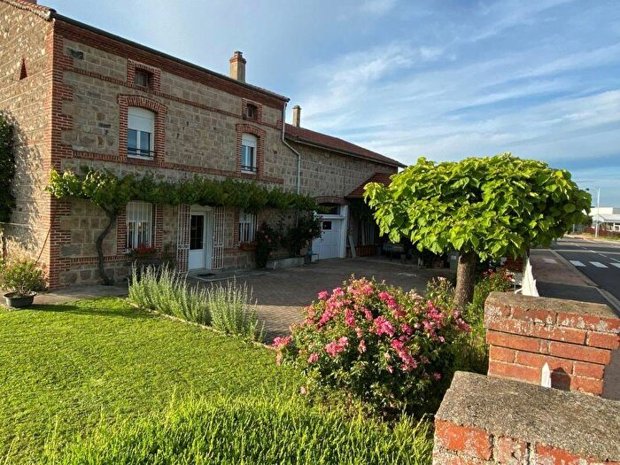 Maison à louer - Saint-Marcellin-en-Forez - 5 pièces - 3 chambres