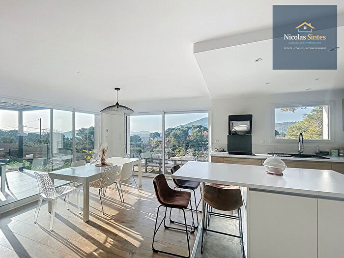 Maison à vendre - Cuers - 5 pièces - 3 chambres