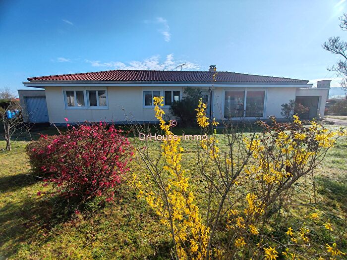 Maison à vendre - Dangé-Saint-Romain - 6 pièces - 3 chambres