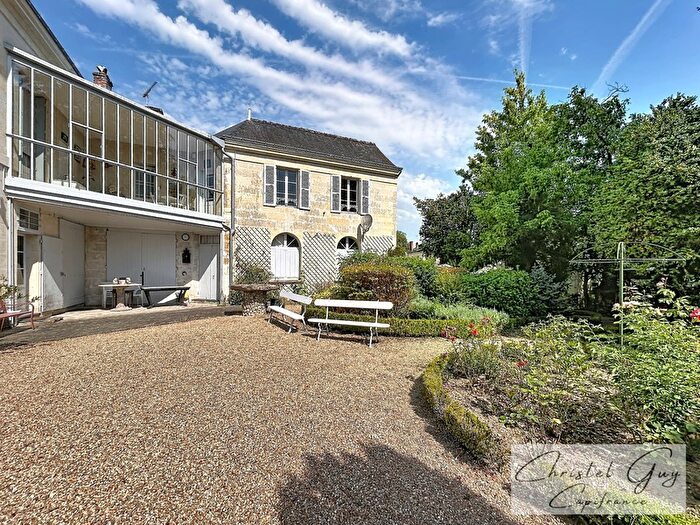 Maison 10 pièces à La Chartre-sur-le-Loir, à vendre