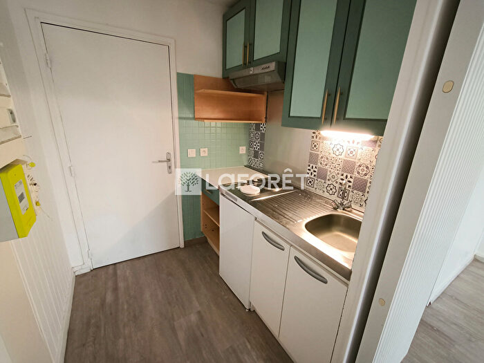 Appartement à louer - Mantes-la-Ville, Centre-ville - 1 pièce