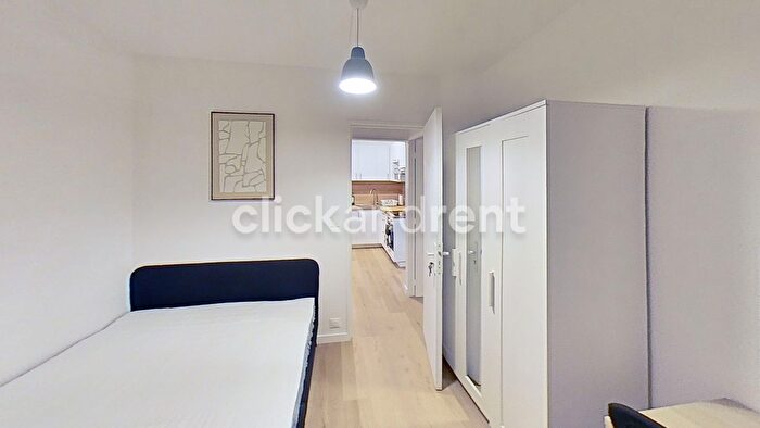 Appartement 6 pièces à Bron, Porte des Alpes, à louer
