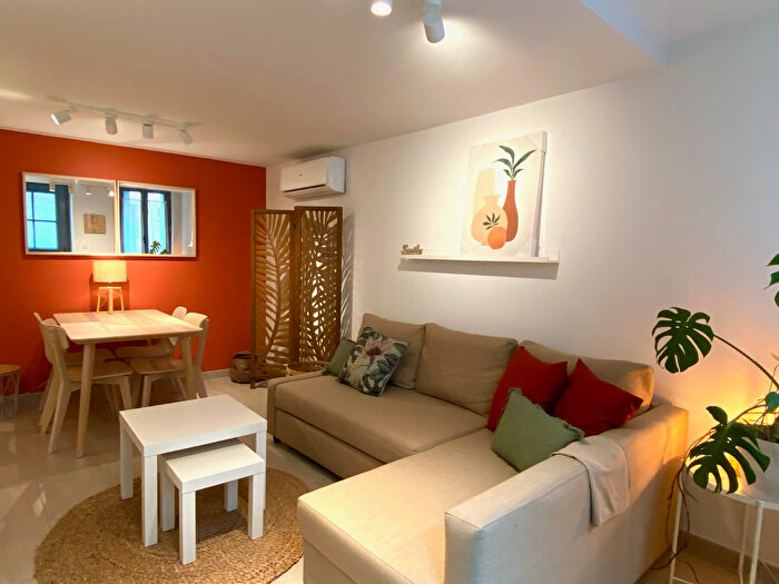 Appartement à vendre - LIsle-sur-la-Sorgue, Centre-ville - 3 pièces - 1 chambre