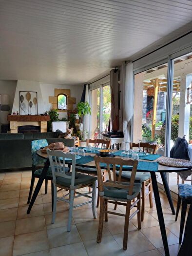 Maison à vendre - Montignac - 6 pièces - 4 chambres