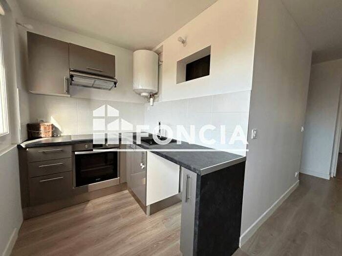 Appartement à louer - Nord Est, Saint-Martin-le-Vinoux - 4 pièces - 3 chambres