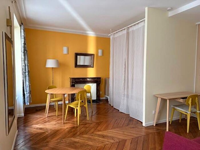 Appartement à louer - Mairie, Paris ème arrondissement - 1 pièce - 1 chambre
